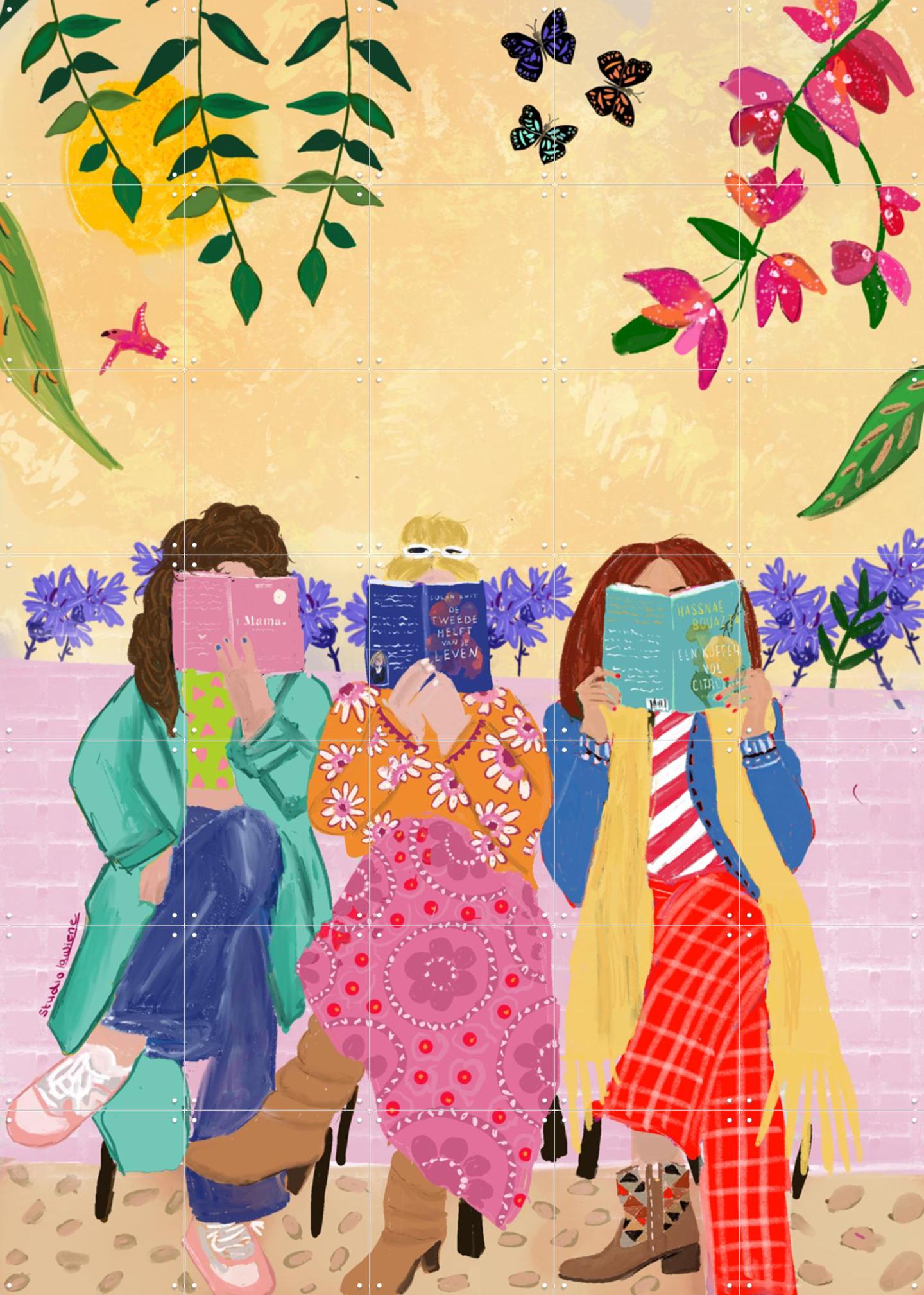 Three Girls Reading Par Studio LaWiene | Tableaux & Affiches murales | IXXI